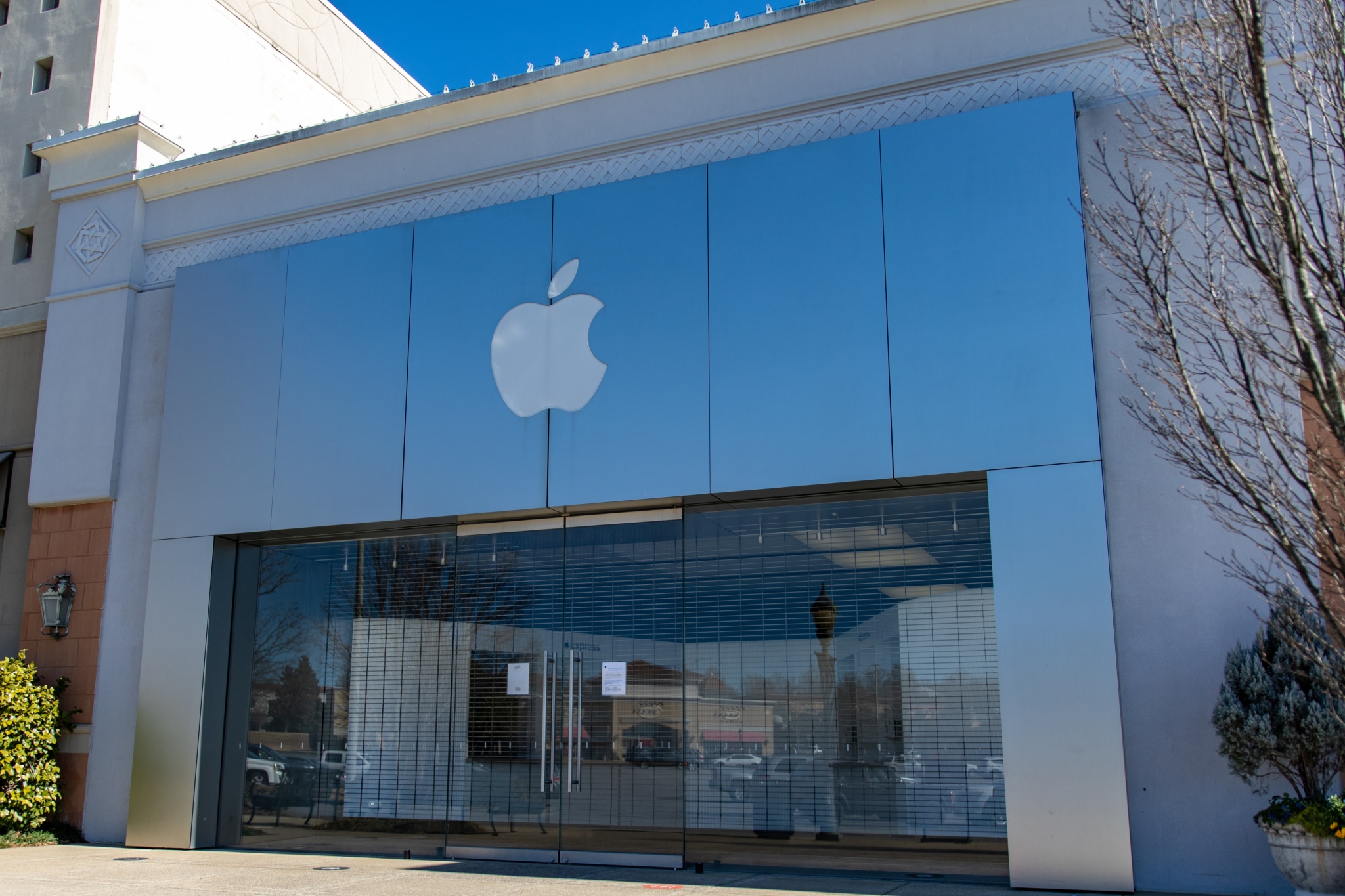The Apple store is closed. Here's where to get your fixes now. | Bham Now