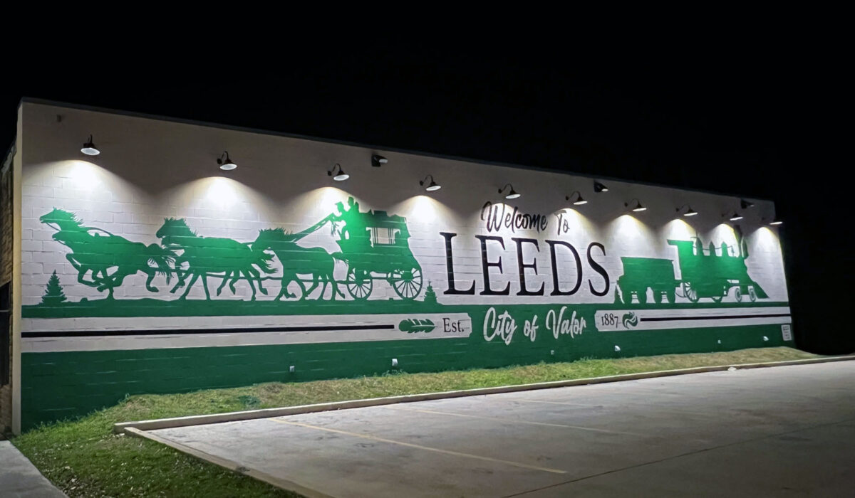 New Leeds mural promotes community and transportation history | Bham Now